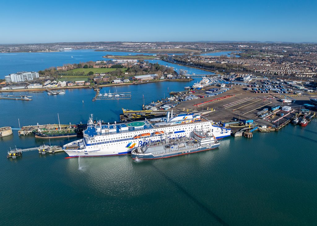 25 Jan 25 – first LNG bunker operation in Portsmouth: Titan Optimus ...