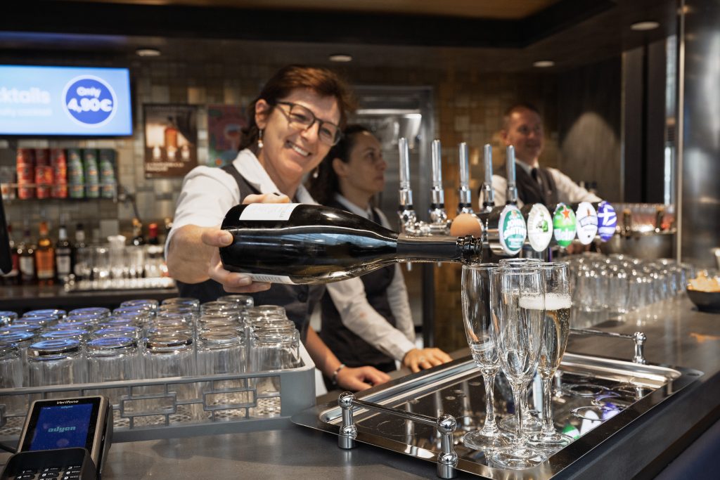 Breizh Ma Bro bar, champers – Barry Hayden – Brittany Ferries