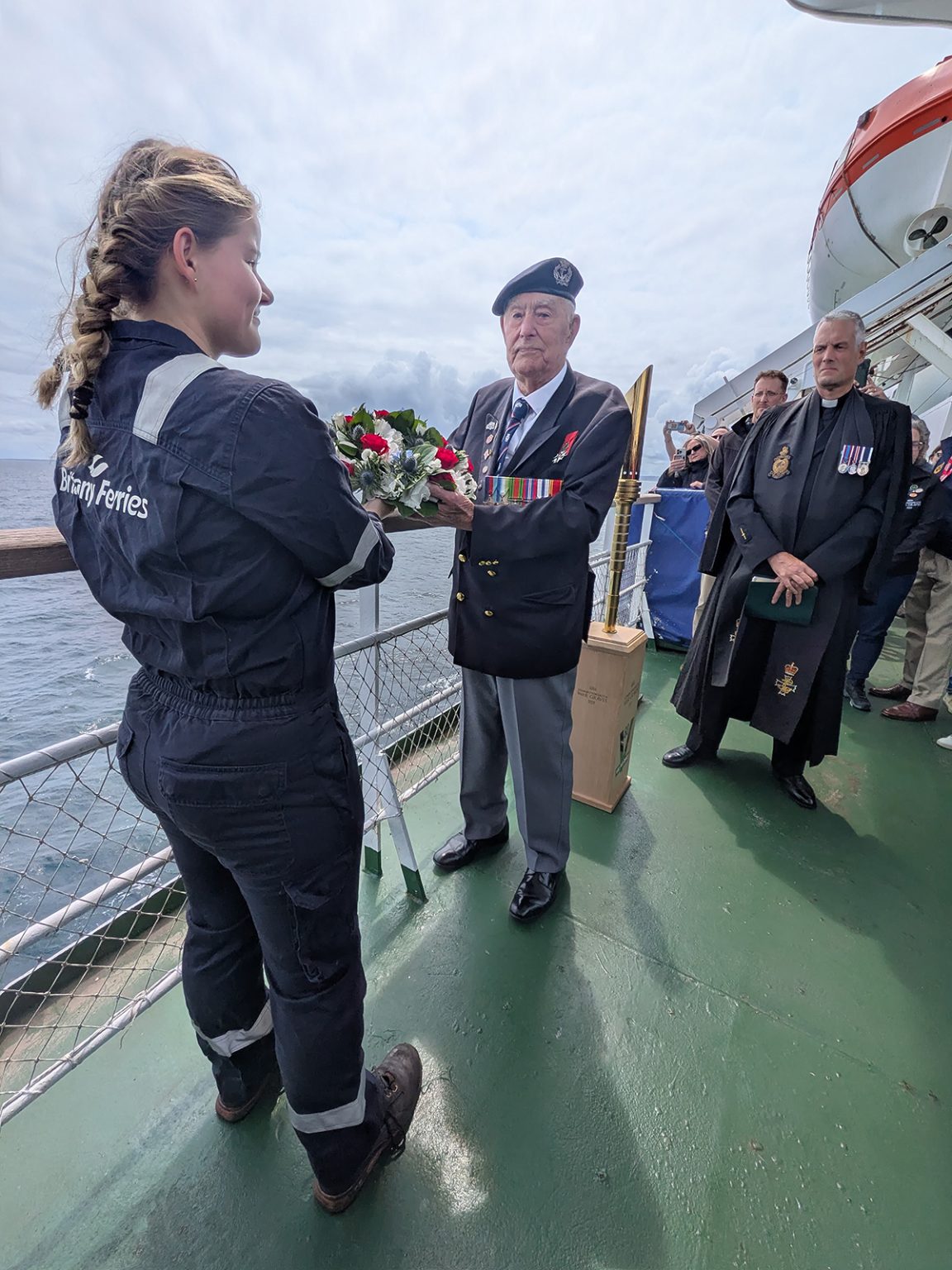 D Day veteran Henry Rice prepares to throw wreath in sight of French ...